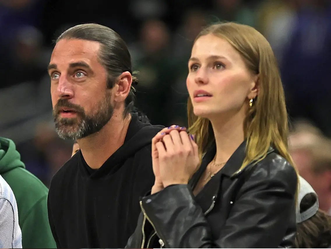 Aaron Rodgers Spotted With Girlfriend Mallory Edens at Her Sister's ...