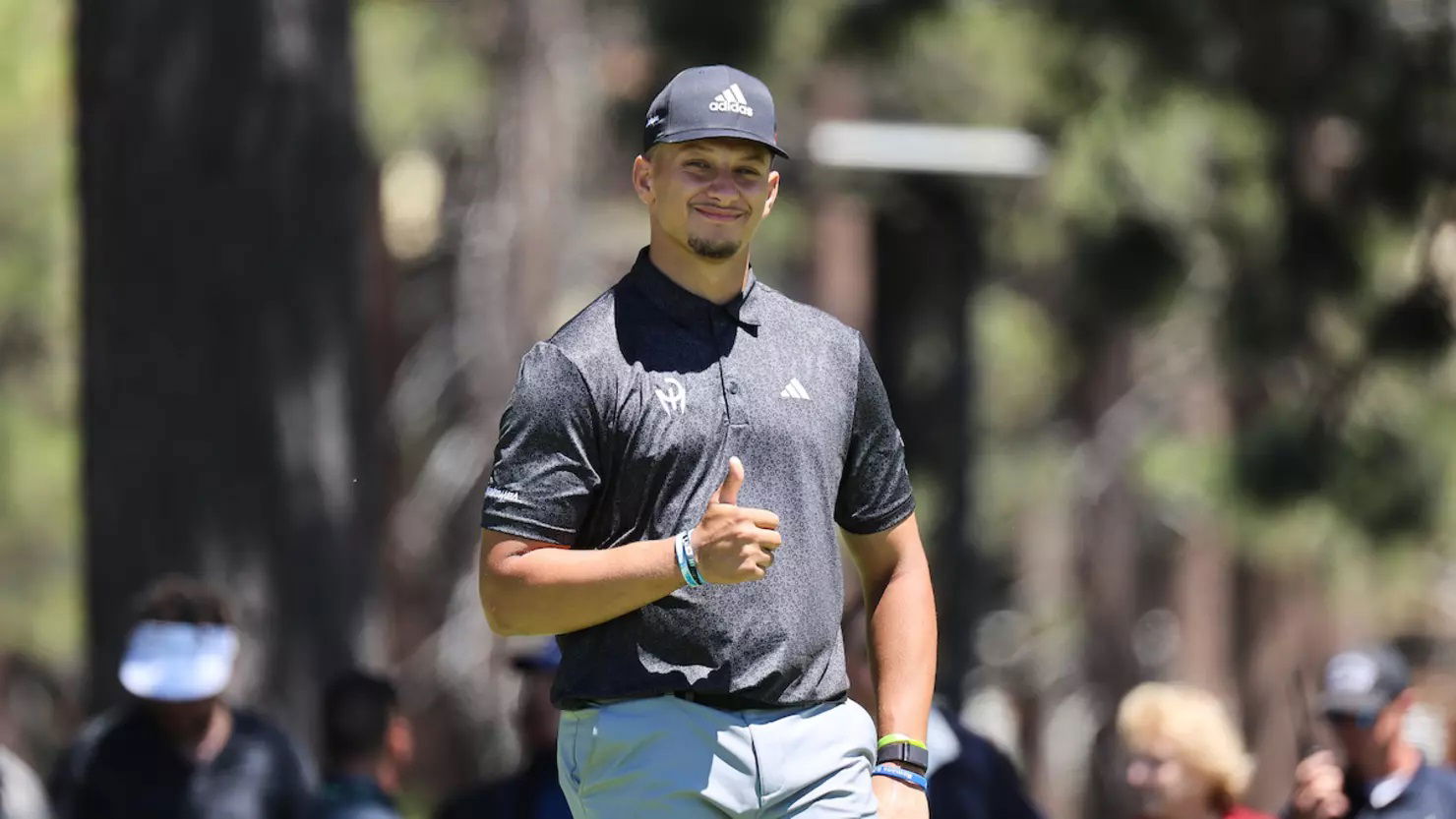 Debate Erupts Over Patrick Mahomes Autograph Controversy During Golf ...