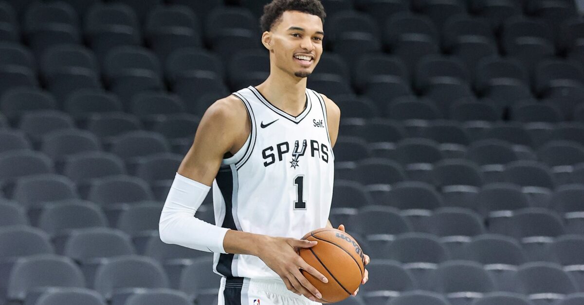 Victor Wembanyama and Kevin Hart’s Viral Photo Perfectly Captures Jaw ...