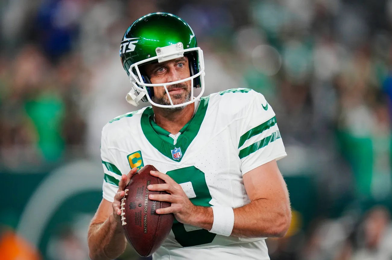 Aaron Rodgers Gives Post Surgery Update From His Hospital Bed - TMSPN