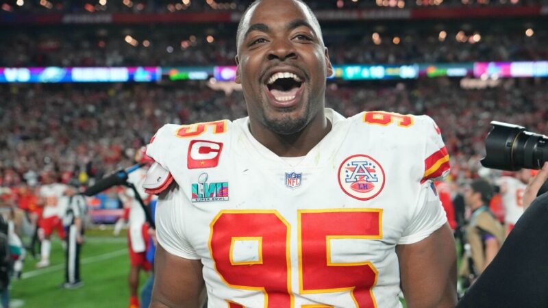 Chris Jones Makes Emotional Return, Arrives at Arrowhead After ...