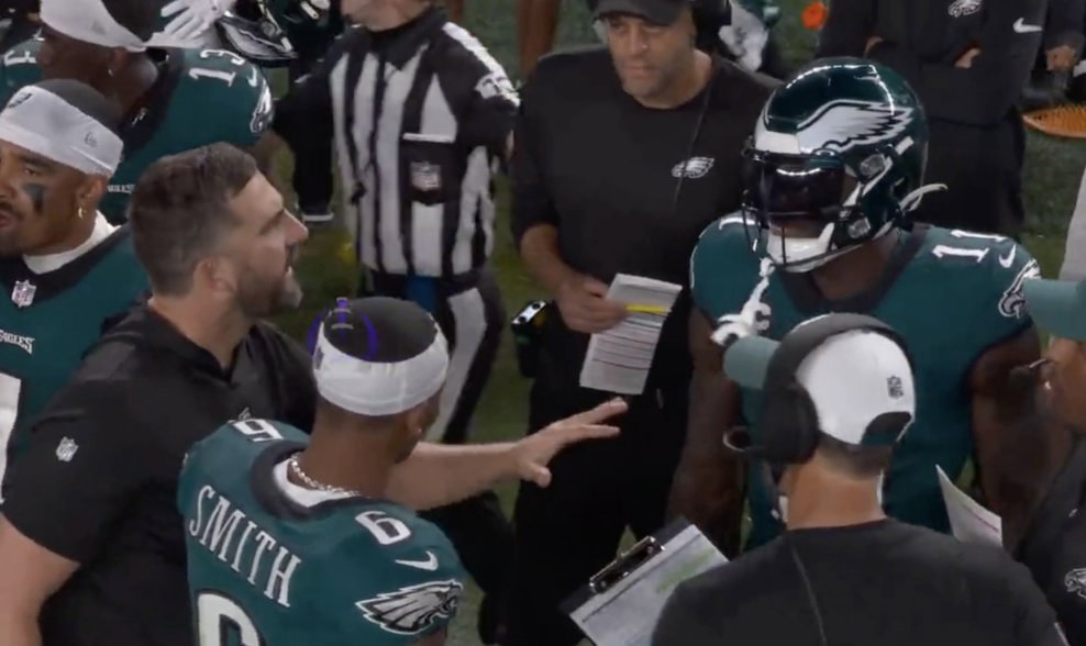 A.J. Brown Had to Be Separated From Jalen Hurts On The Eagles’ Sideline - TMSPN