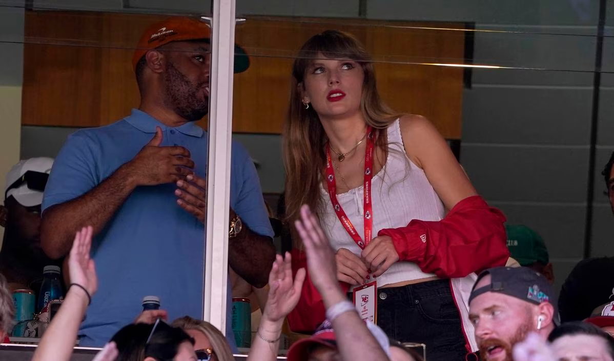 Wild Conspiracy Theory Emerges On Taylor Swift's Appearance at Chiefs ...