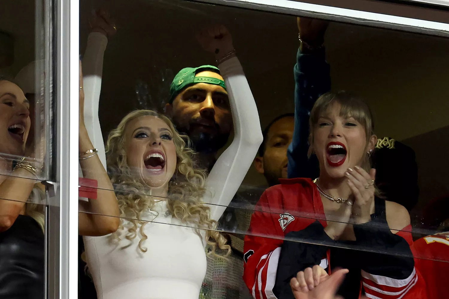 Taylor Swift And Brittany Mahomes Had a Best Friendship Moment Watching ...