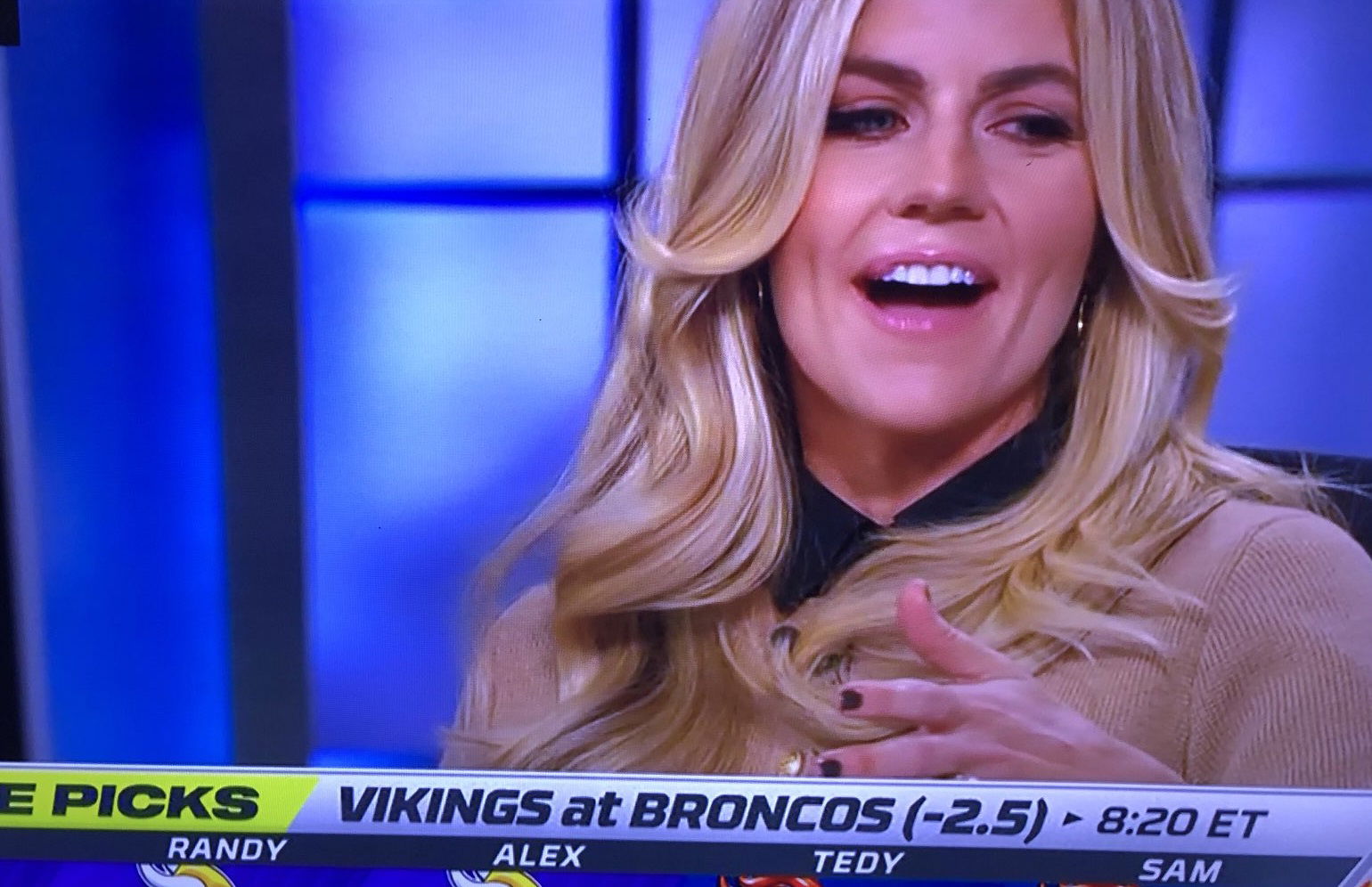 Sam Ponder 'Scandalous' ESPN Countdown Outfit Gives Off Basic Instinct Vibes - TMSPN