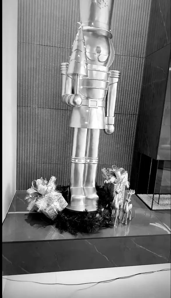 Brittany Mahomes Shows Off Life-Sized Nut Crackers, Christmas Tree ...