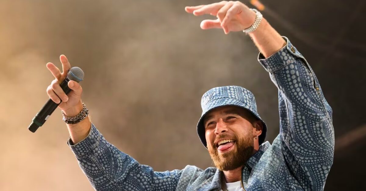 Swifties Convinced Taylor Swift Gave Travis Kelce A Huge Hickey on His ...