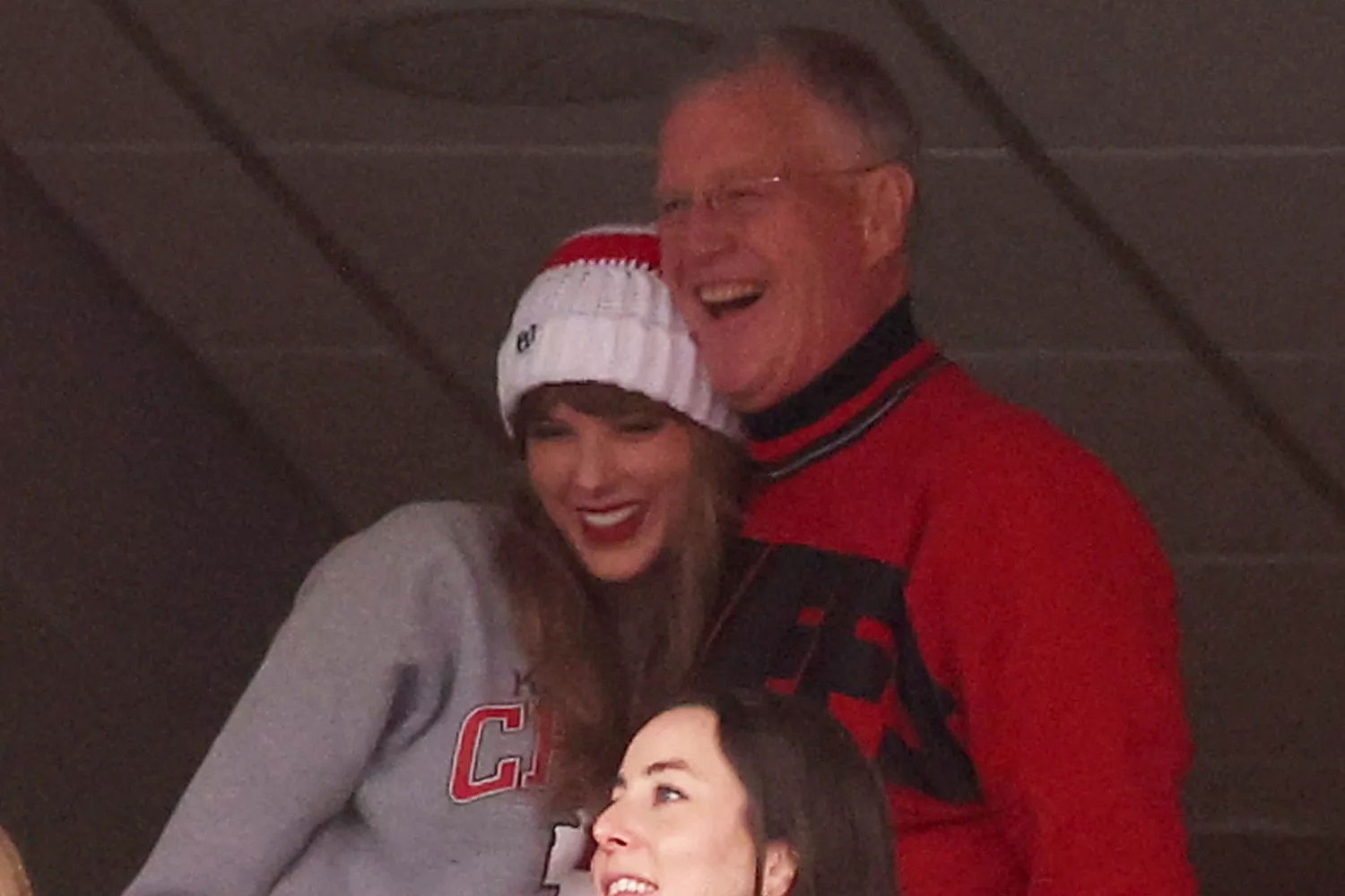 Taylor Swift and Travis Kelce Rally Around Her Father Scott Swift After Emergency Surgery - TMSPN