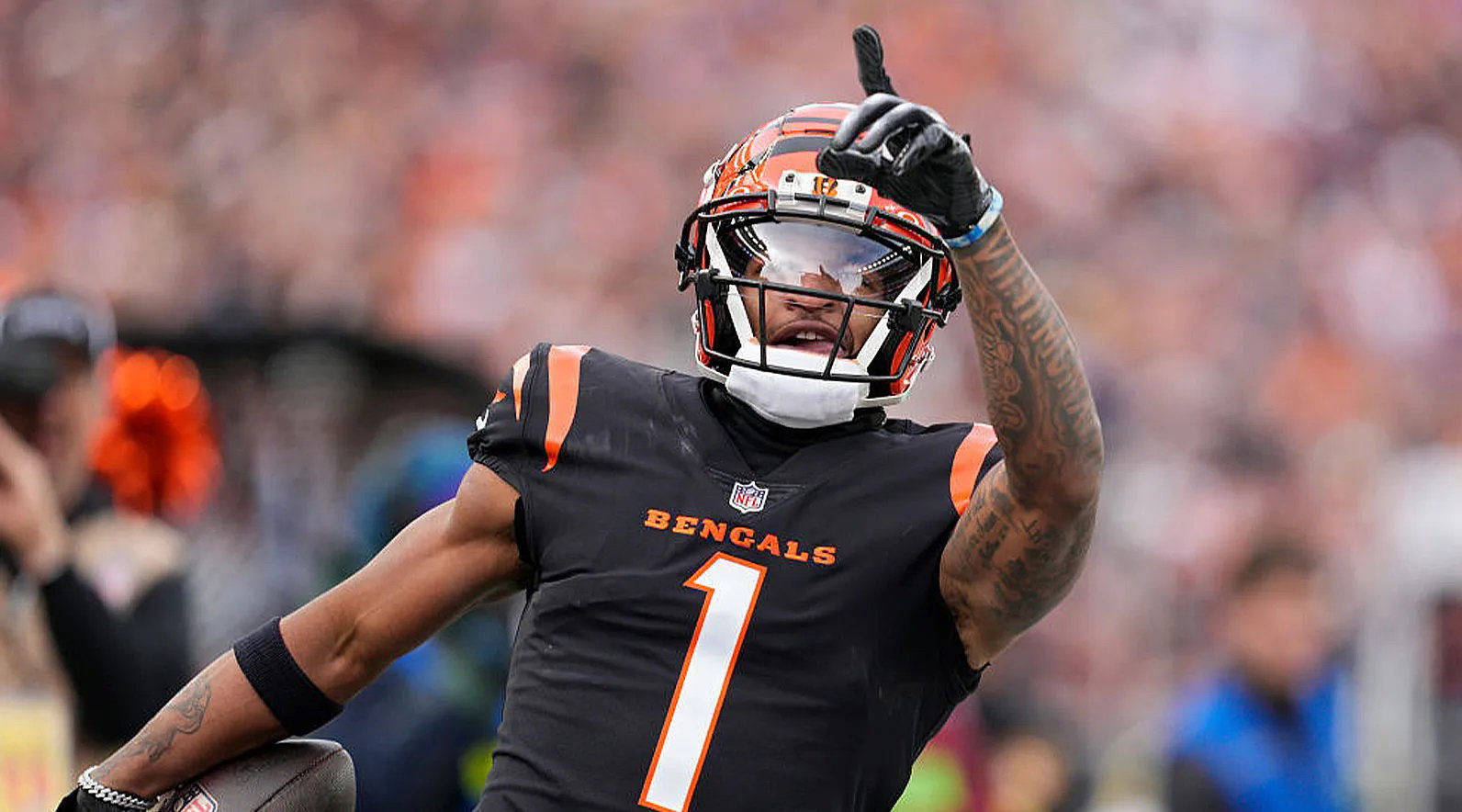 Bengals Hilariously Celebrate Ja’Marr Chase and Tee Higgins Deals with ...