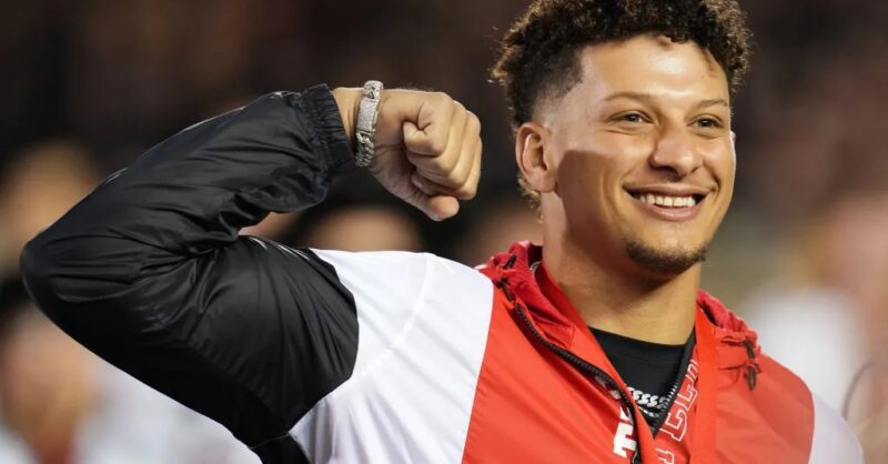 Shirtless Photo of Patrick Mahomes’ Peak 'Dad Bod' Goes Viral - TMSPN