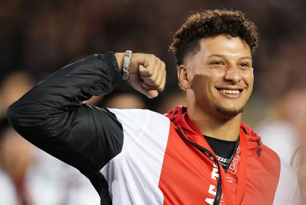 Shirtless Photo of Patrick Mahomes’ Peak 'Dad Bod' Goes Viral - TMSPN