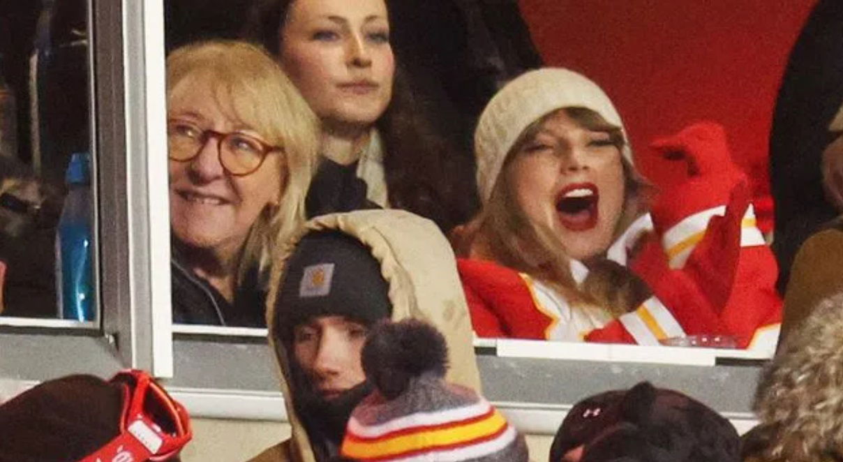 Donna Kelce and Taylor Swift Swag Surfing During Below Zero Chiefs ...