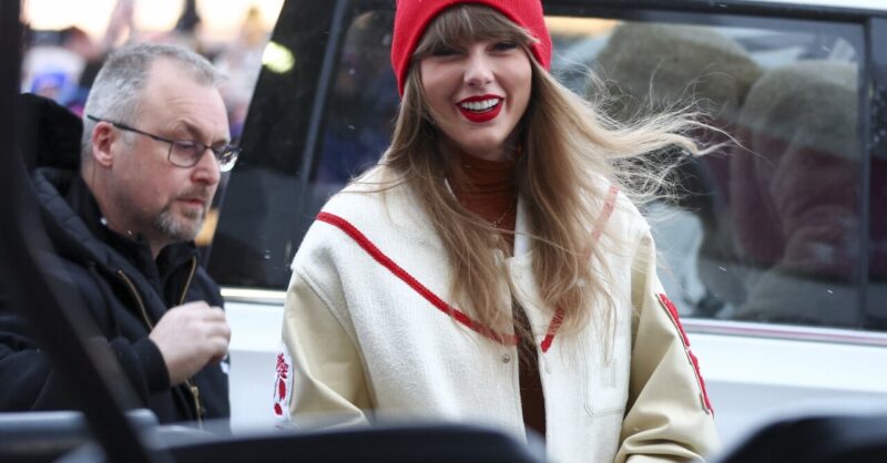 'Swifties' Outraged by Raunchy, NSFW AI Photos of Taylor Swift - TMSPN