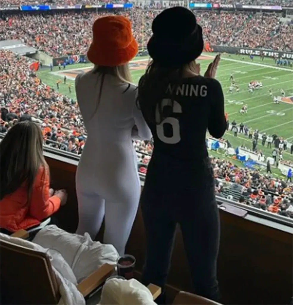 Jake Browning's Viral Bodysuit Wearing Girlfriend Stephanie Niles Is At ...