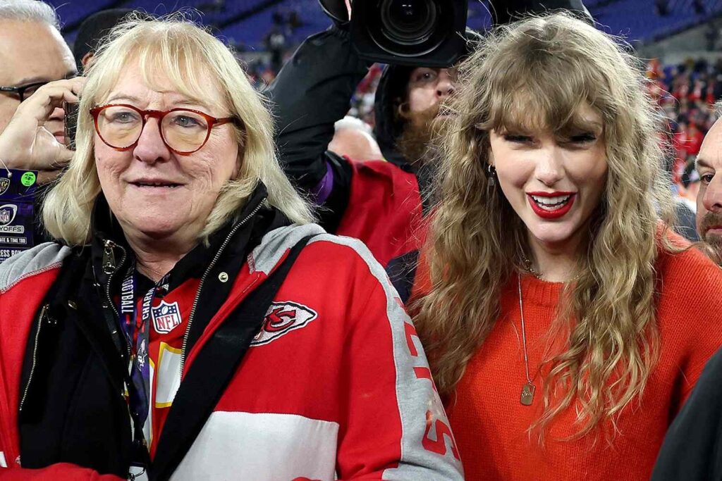 Taylor Swift and Travis Kelce’s Families Share First ‘Special’ Thanksgiving Together: Report - TMSPN
