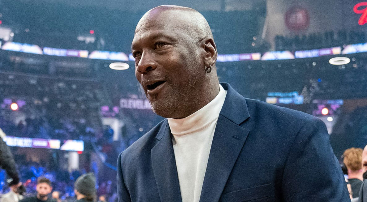 Michael Jordan Trends After Bizarre Party Appearance With College Crowd ...