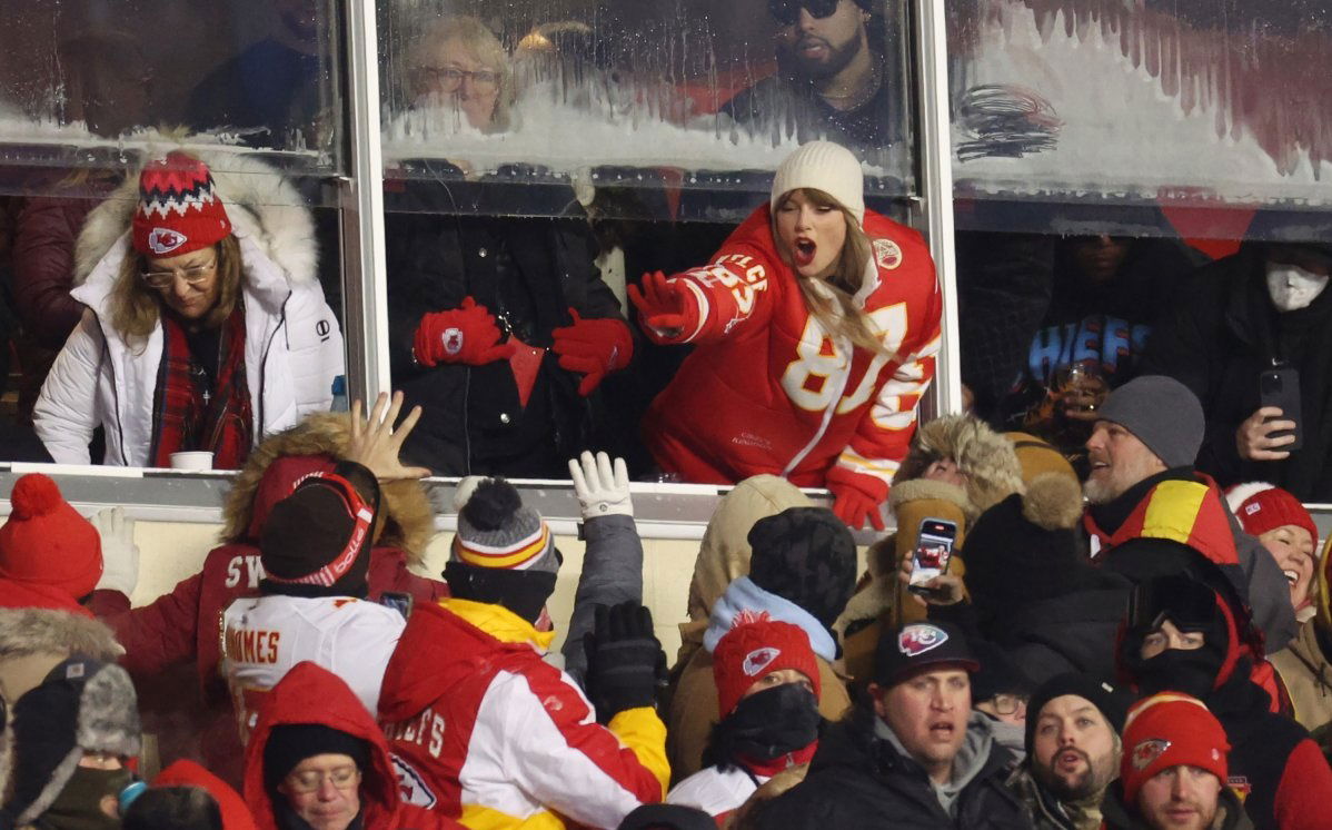 ‘Swag Surfin’ Rappers Speak On Taylor Swift Backlash - TMSPN