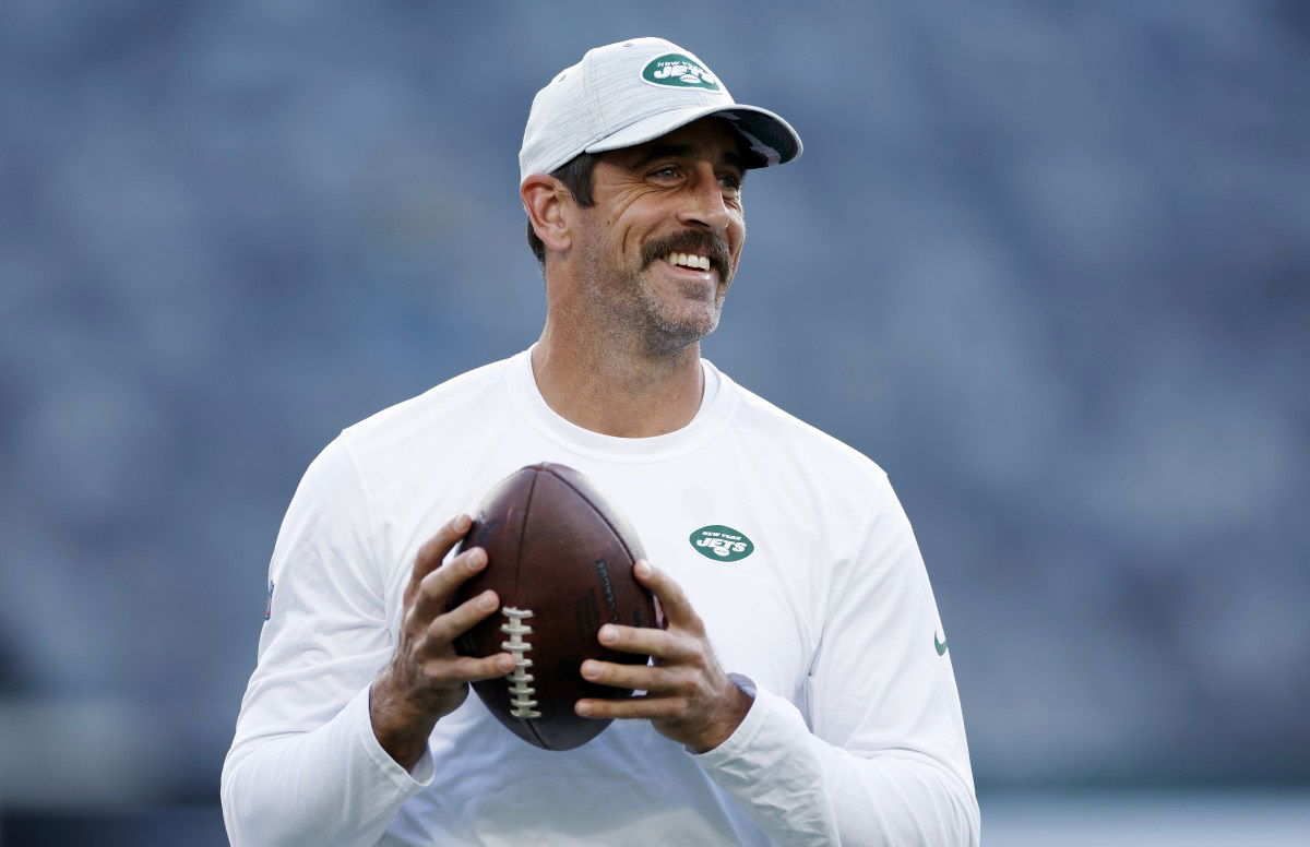 Aaron Rodgers Spotted Smoking Cigars,Hanging With Davante Adams At ... Aaron Rodgers Spotted Smoking Cigars,Hanging With Davante Adams At ...