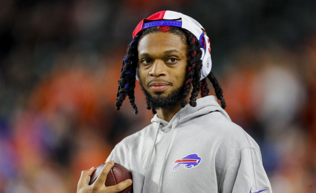 NFL Legend Bo Jackson’s Heartfelt Message to Damar Hamlin Revealed as ...