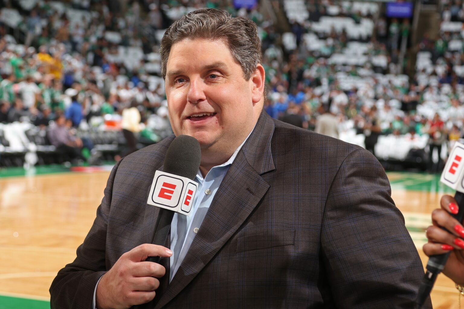 New Angle Reveals Knicks Fans Throwing Objects at Brian Windhorst ...