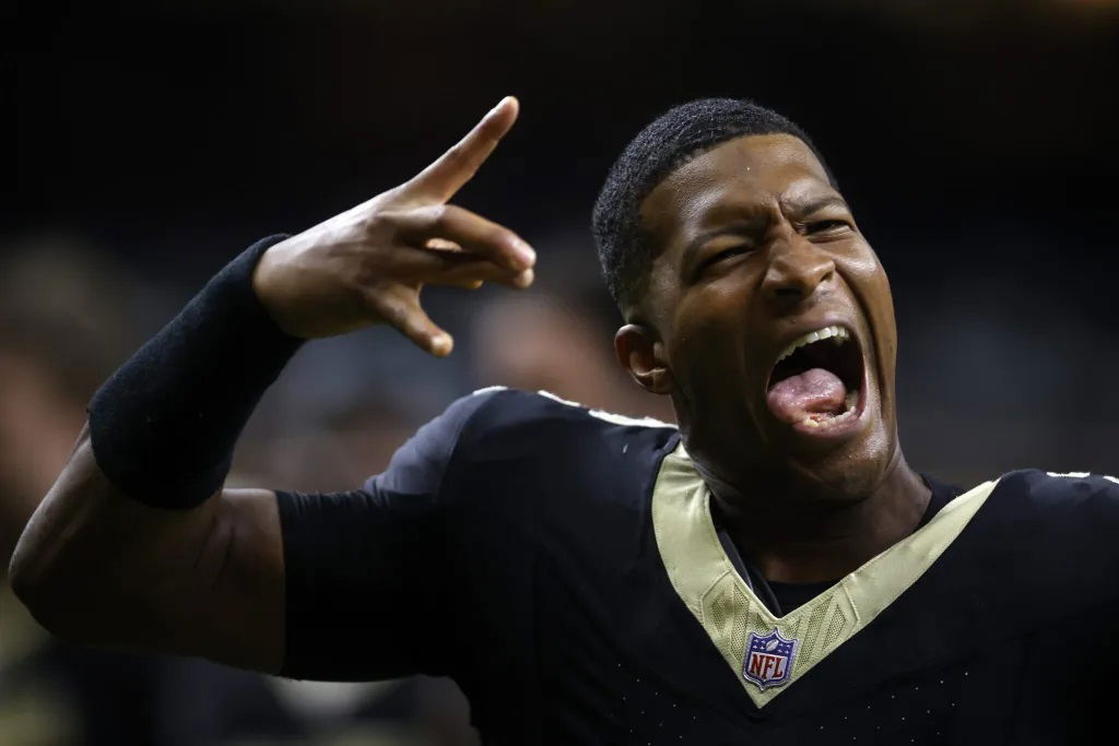 Jameis Winston Wins Over New Jersey Fans by Hilariously Yelling ...