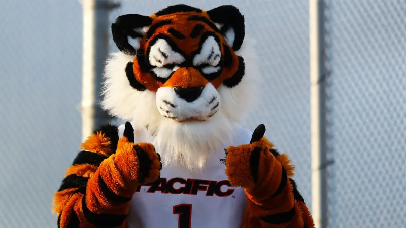 Pacific Basketball Going Viral for Incredible Halftime Score Against ...
