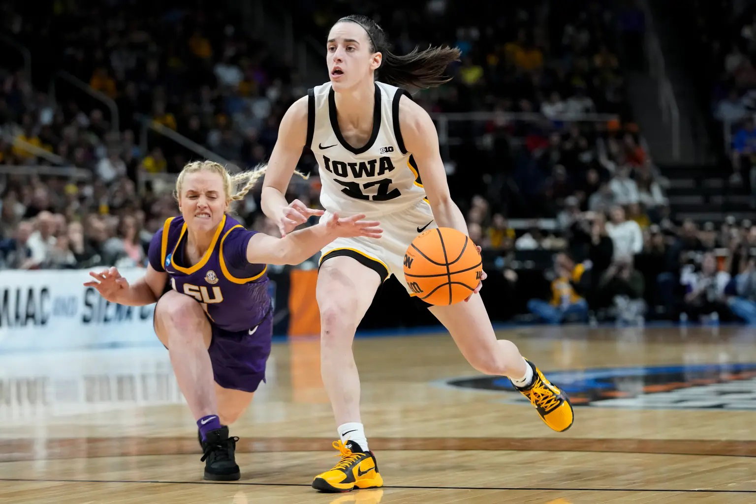 LSU’s Flau’jae Johnson Vehemently Defends Hailey Van Lith Over Caitlin ...