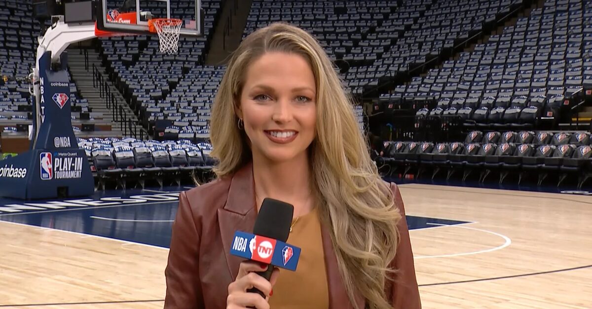 Victor Wembanyama’s Giant Hand Stuns Fans in Jaw-Dropping Photo with ...