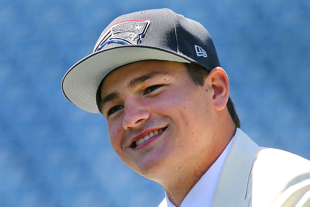 Drake Maye's Girlfriend Steals the Spotlight Following His NFL Debut ...