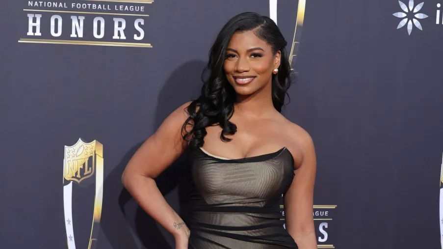 NFL Reporter Taylor Rooks Stuns in 'Bombshell' Dress at Cowboys-Giants ...