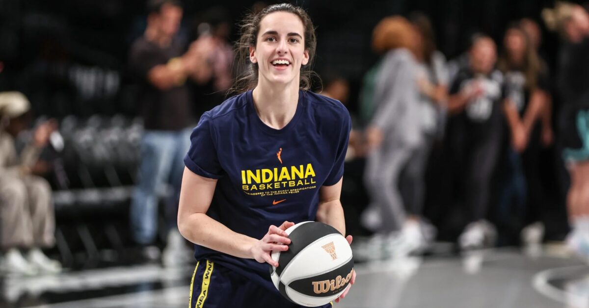Caitlin Clark's Adorable Reaction to Feeding Baby Goats at Indiana ...