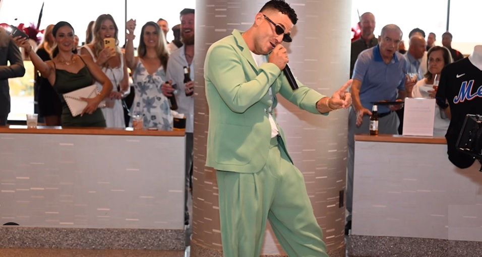 New York Mets Player Jose Iglesias Joined by Teammates to Vibe Out to ...
