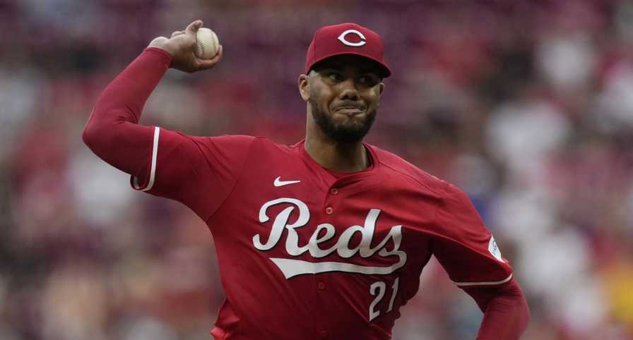 MLB Pitcher Vomited On The Mound After Throwing A Pitch - TMSPN