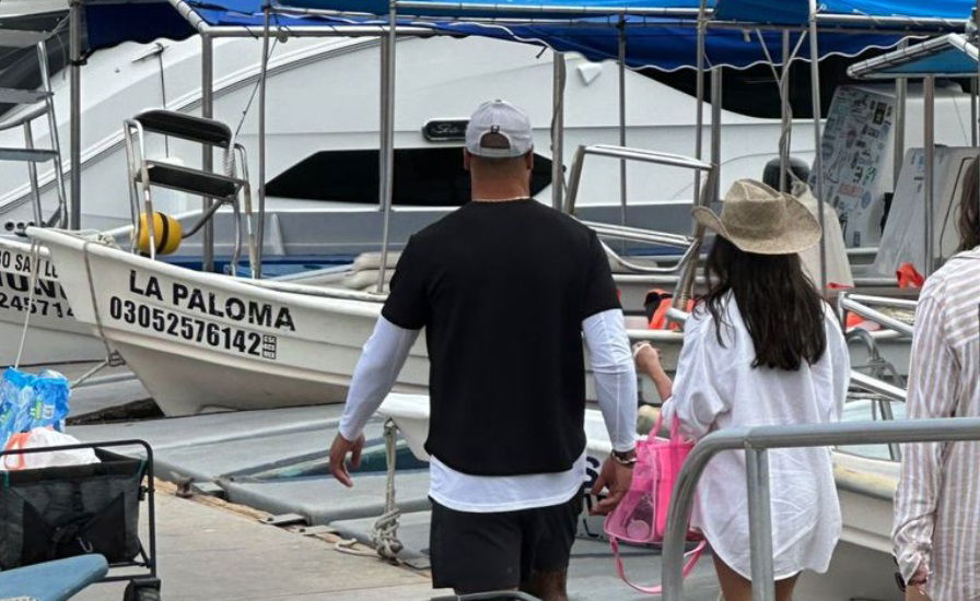 Dak Prescott Explains Picture Of Him Wearing Boot While in Los Cabos ...