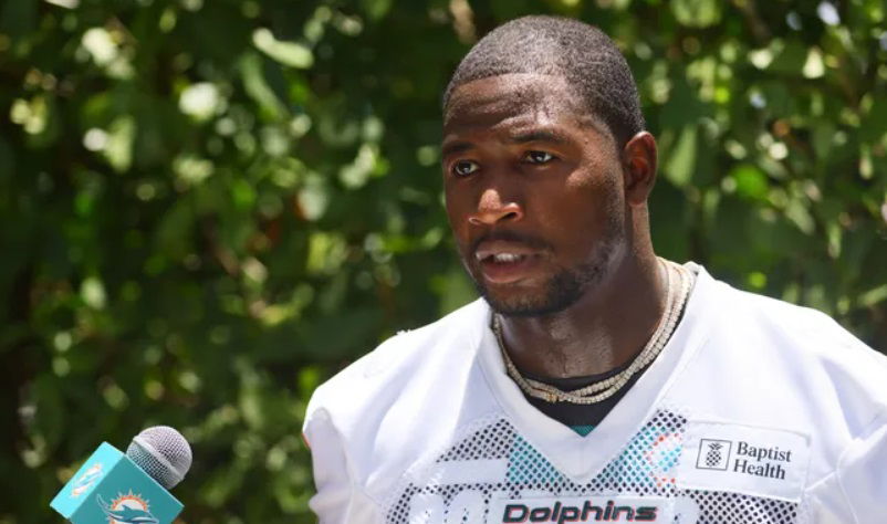 Miami Dolphins Tight End Jonnu Smith Takes Brutal Shot at City of ...