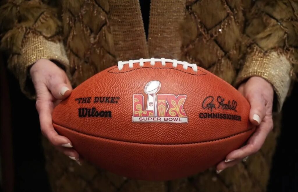 Miley Cyrus Points Out the Obvious After Close Friend Taylor Swift Gets ...