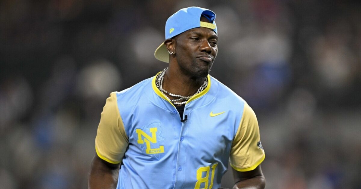 Terrell Owens Hits 330ft Home Run Off Of Softball Legend Jennie Finch - TMSPN