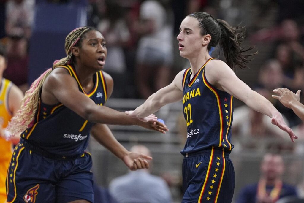 Caitlin Clark Furious with WNBA Ref Over Missed Call in Final Moments ...