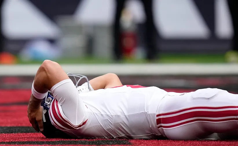 Daniel Jones Faces Harsh Criticism On and Off the Field After Troubling ...