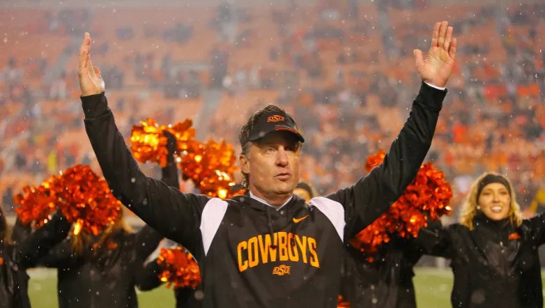 Oklahoma State Coach Mike Gundy Shares How He Got a Black Eye from a ...