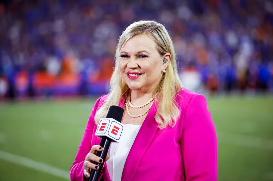 ESPN's Holly Rowe Criticizes 'Grumpy, Old People' Complaining About ...