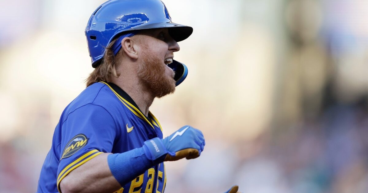 Justin Turner Hit a Grand Slam and it Drilled a Fan in the Face - TMSPN