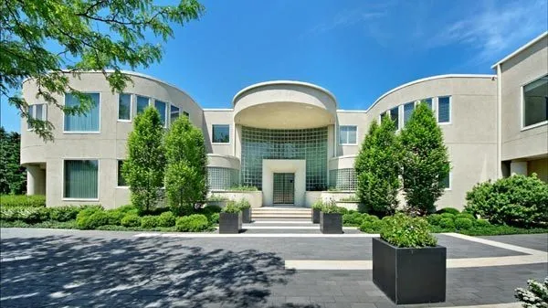 Michael Jordan Sells Lavish Mansion for Half of Original Asking Price ...
