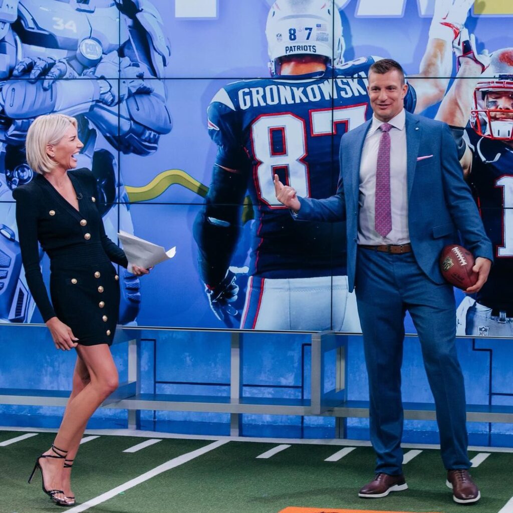 Charissa Thompson's Week 2 Outfit on FOX NFL Sunday Turns Heads - TMSPN