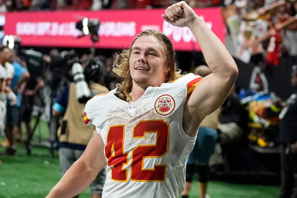 Chiefs Rookie's NFL Debut Features Skipping Sister's Wedding and a Pet ...