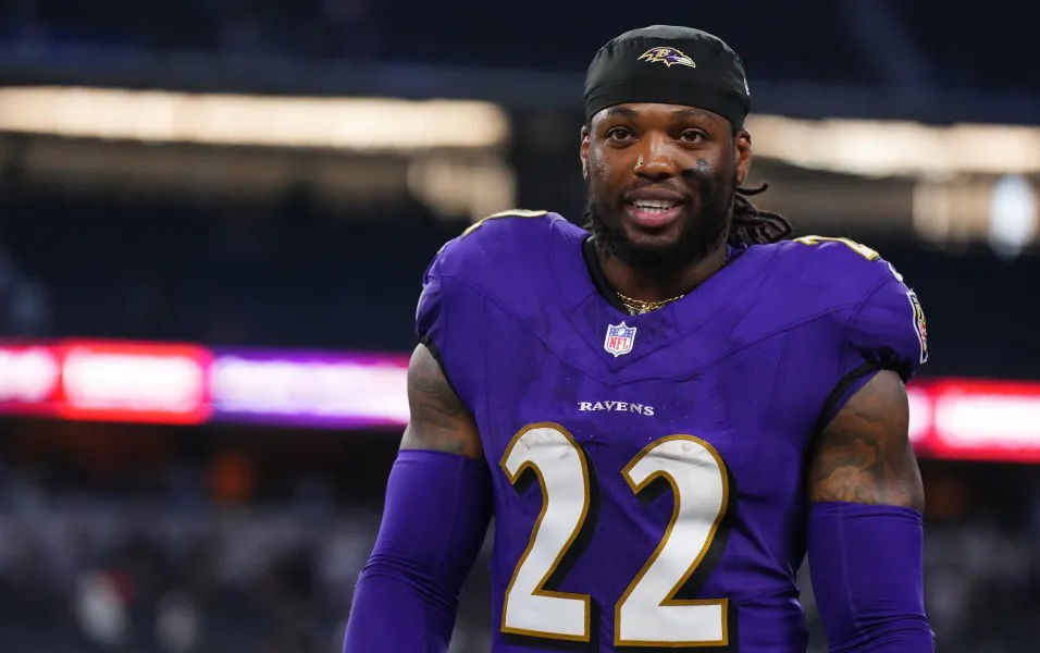Ravens Fans Shocked as Derrick Henry's Wardrobe Malfunction Goes Viral ...