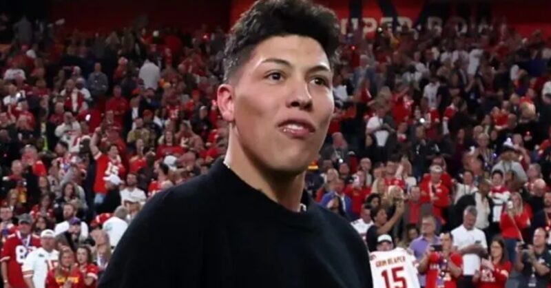 Donald Trump Takes Photo with Enthusiastic Jackson Mahomes at Super ...