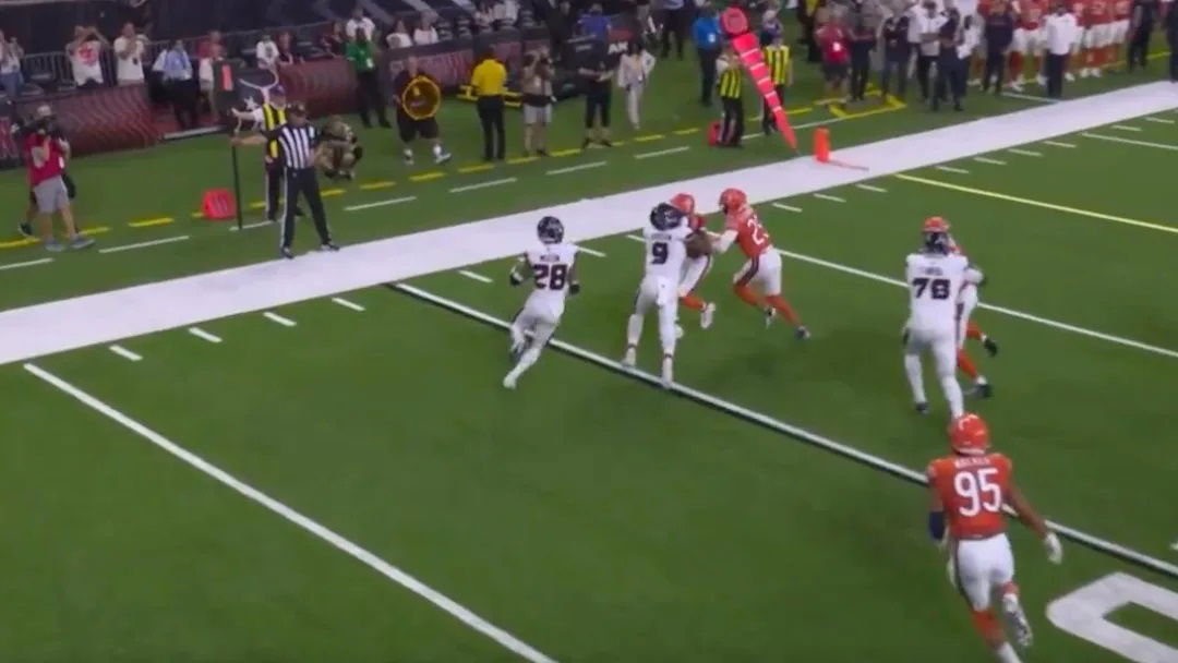 Bears-Texans 'SNF' Game Halted After Chain Crew Member Carted Off Field ...