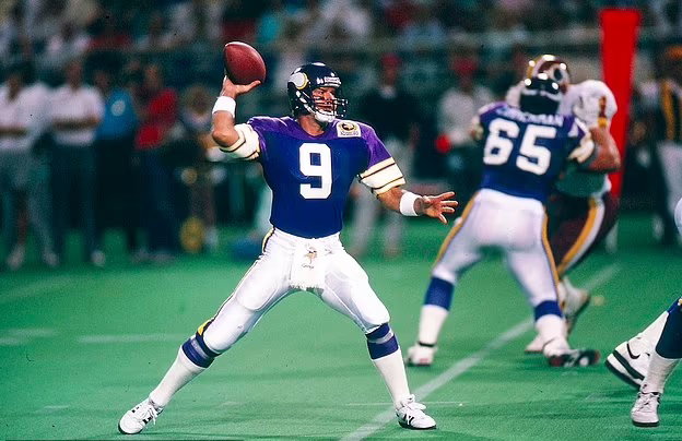 Former NFL Quarterback Announces Dementia Diagnosis Following Brett ...