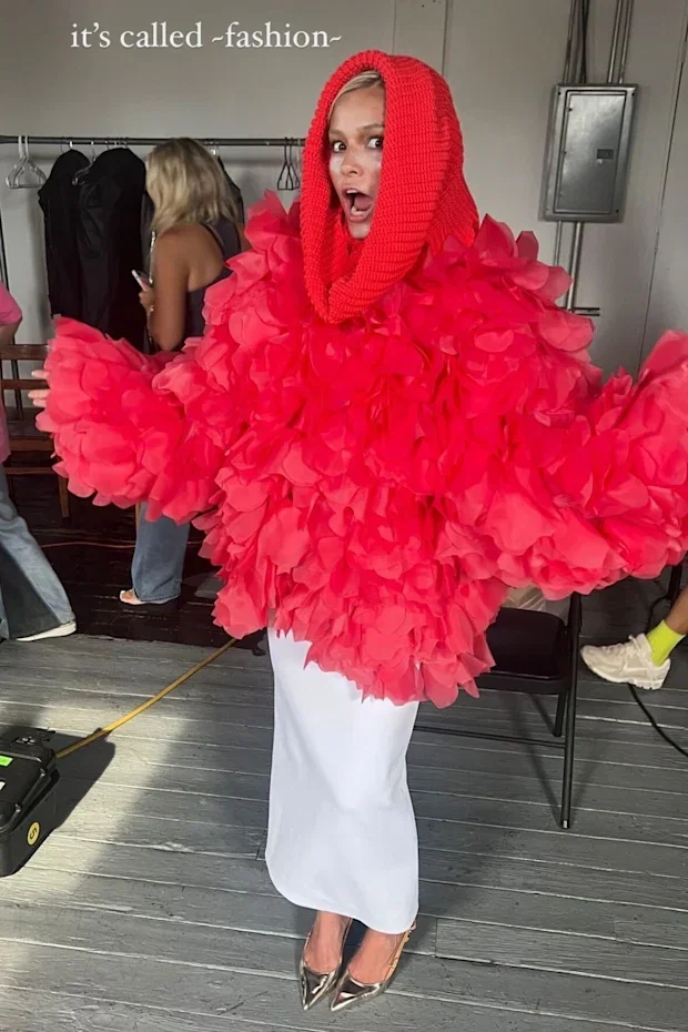 Livvy Dunne Stuns with Glamorous Makeup Selfie for High-End Photoshoot ...